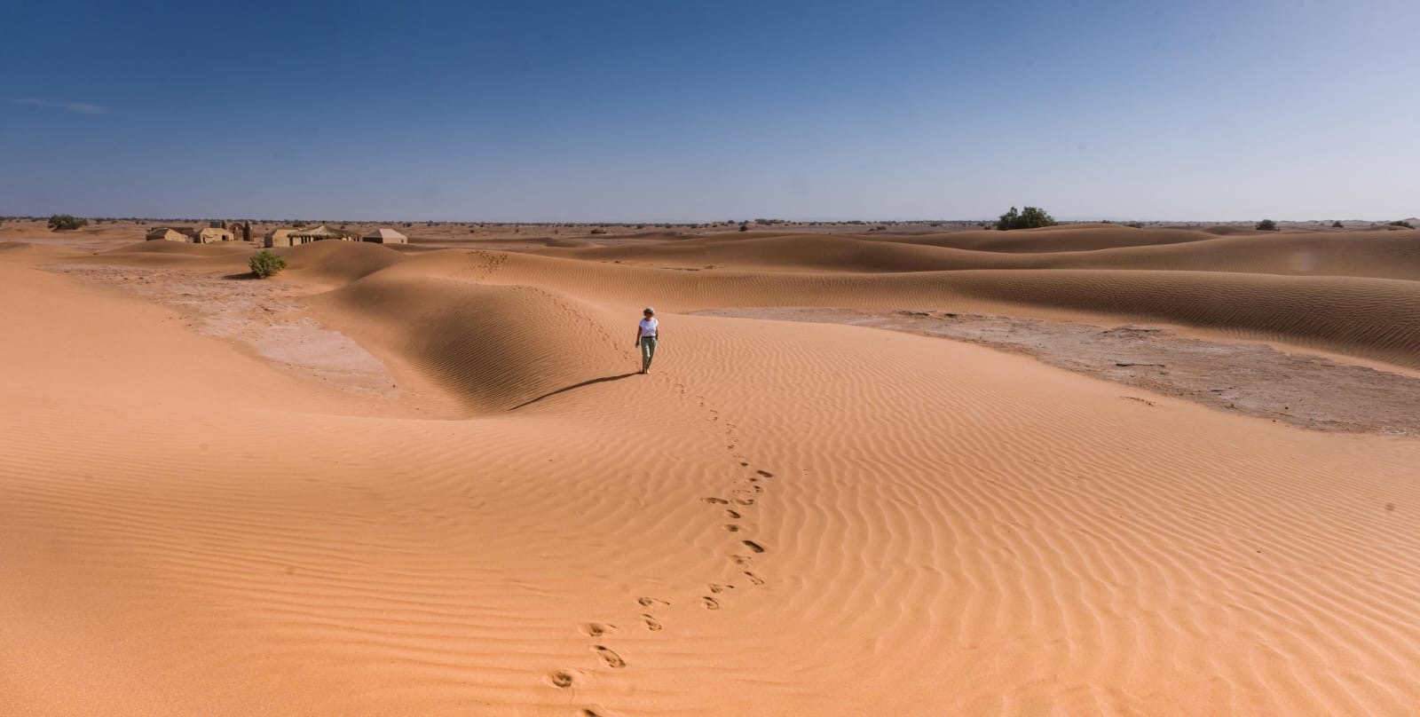 Immerse Yourself in the Majestic Desert Maroc - Desert Circuits